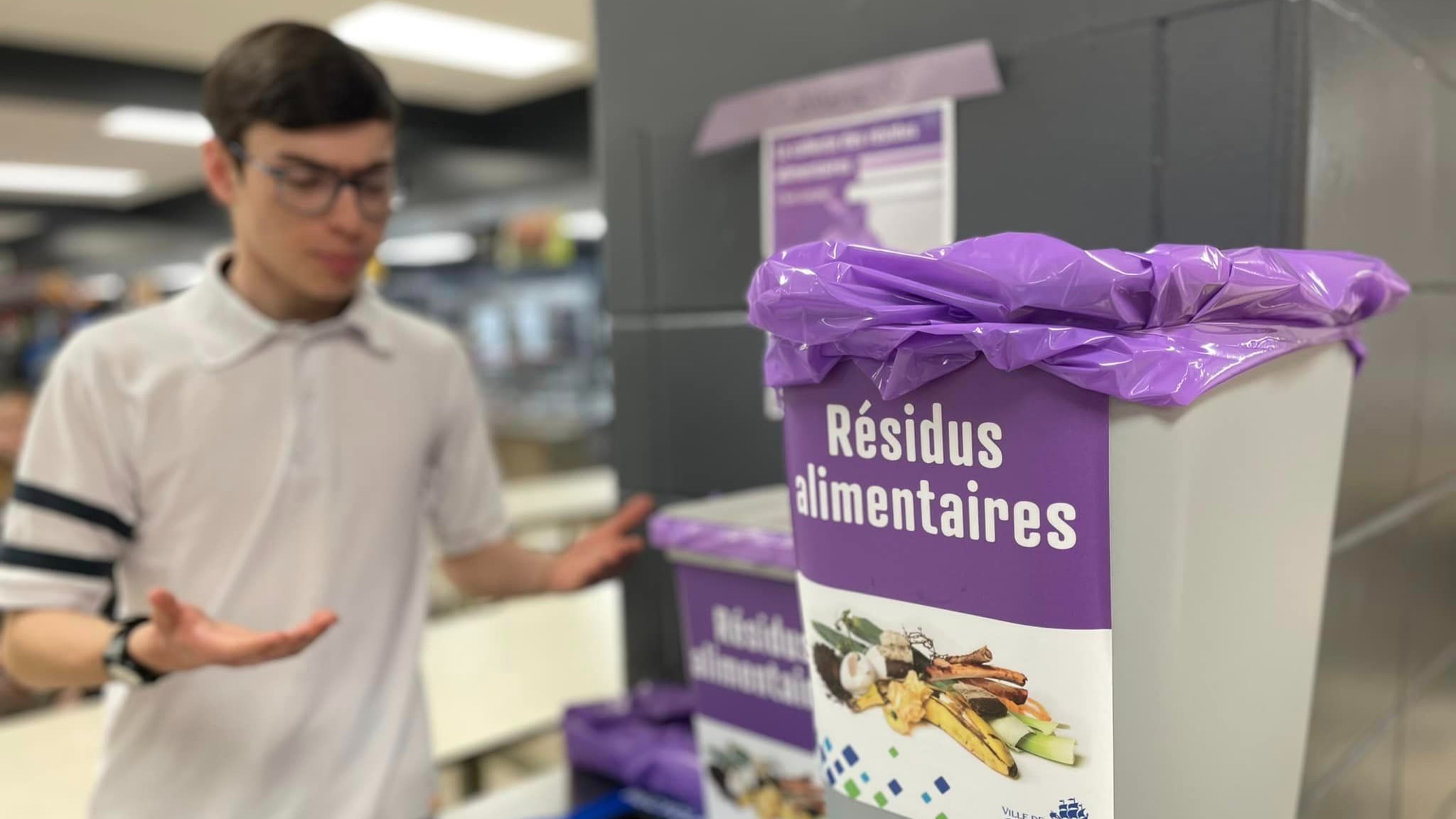 Tifa : Récupérer des restes alimentaires à l'école secondaire (suite ...