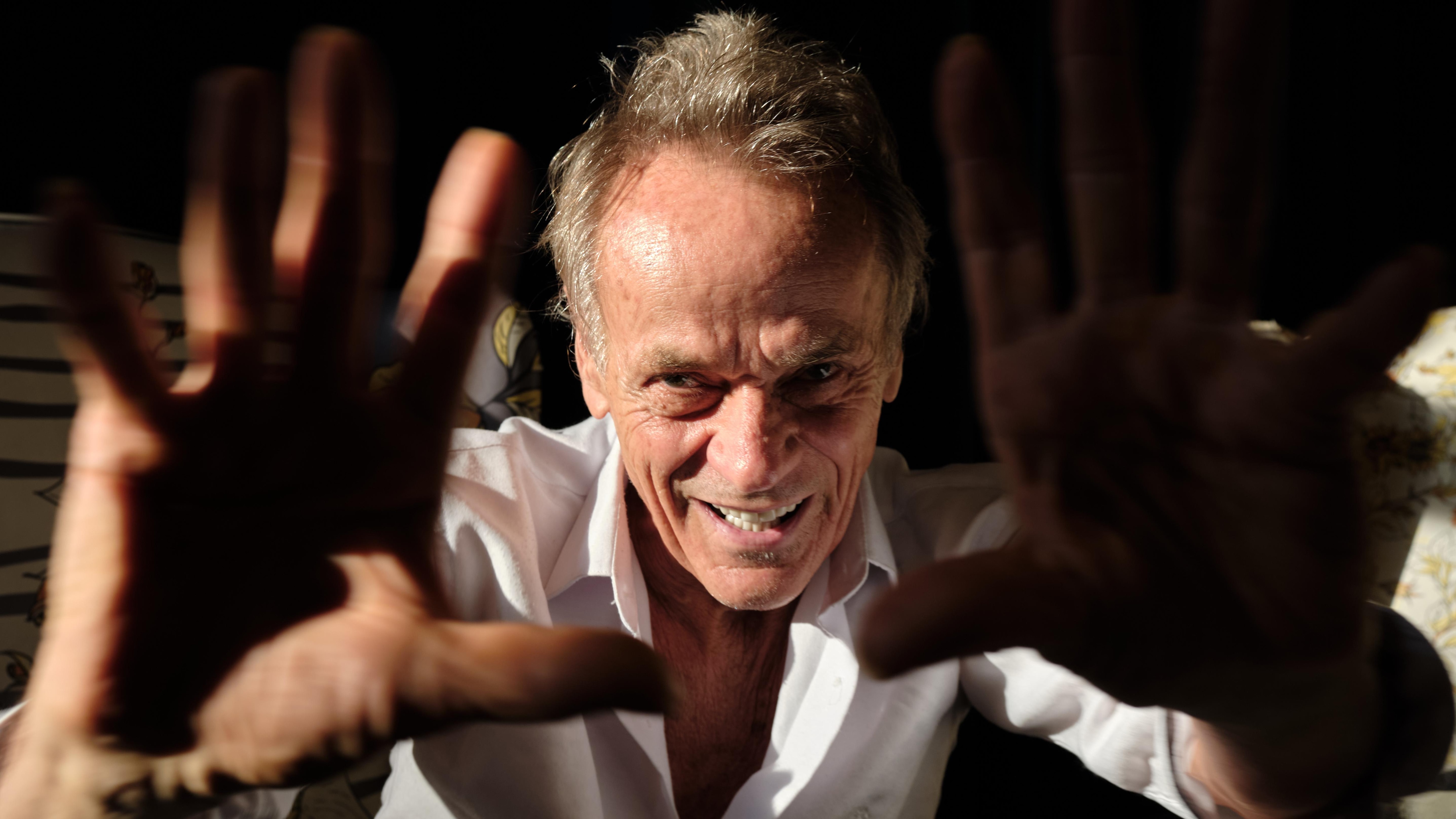 La publication du livre Vénérables, du photojournaliste Jacques Nadeau ...