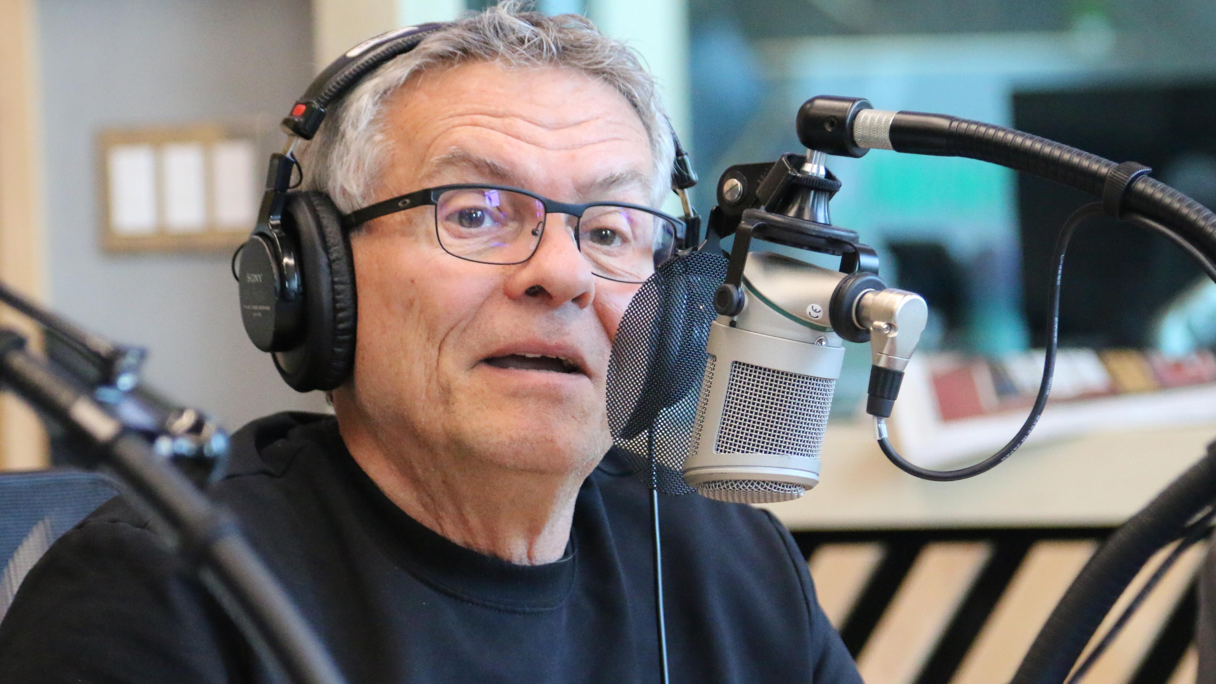 Prêter serment ailleurs dans le monde, avec Paul Houde | OHdio | Radio ...