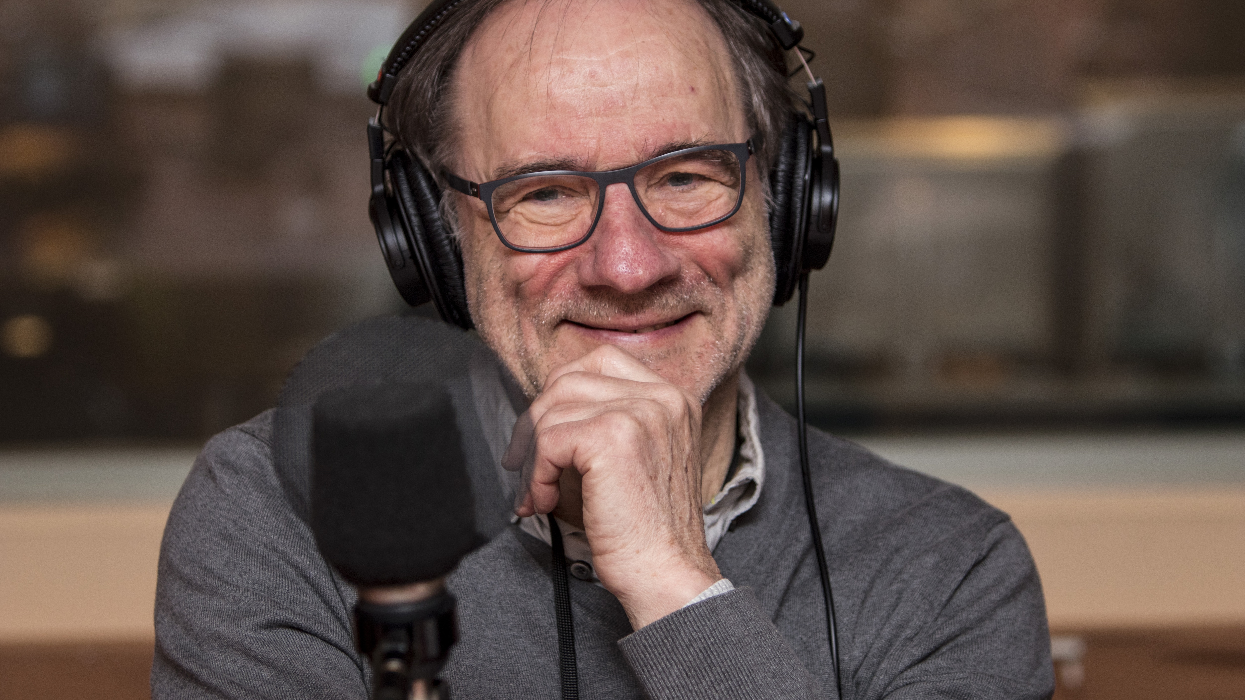 Yvon Rivard, l'auteur pour qui les livres sont sacrés | OHdio | Radio ...