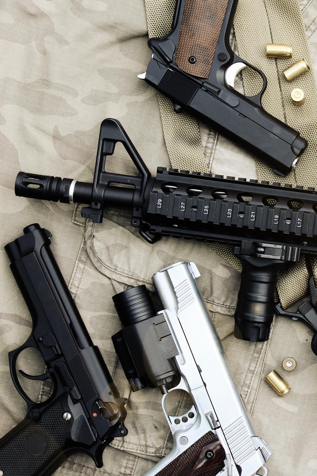 Armes à feu : Ottawa légifère... à moitié | OHdio | Radio-Canada