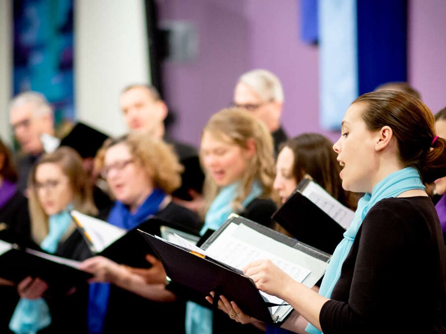 50 ans de chant choral pour Les Échos du Pacifique | OHdio | Radio-Canada