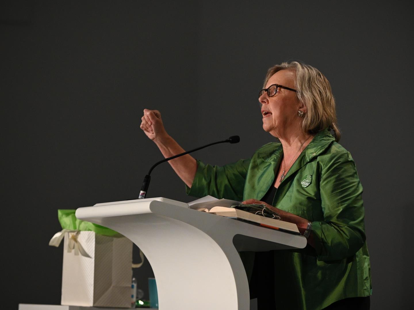 Entrevue avec Elizabeth May : course à la chefferie du Parti vert du ...