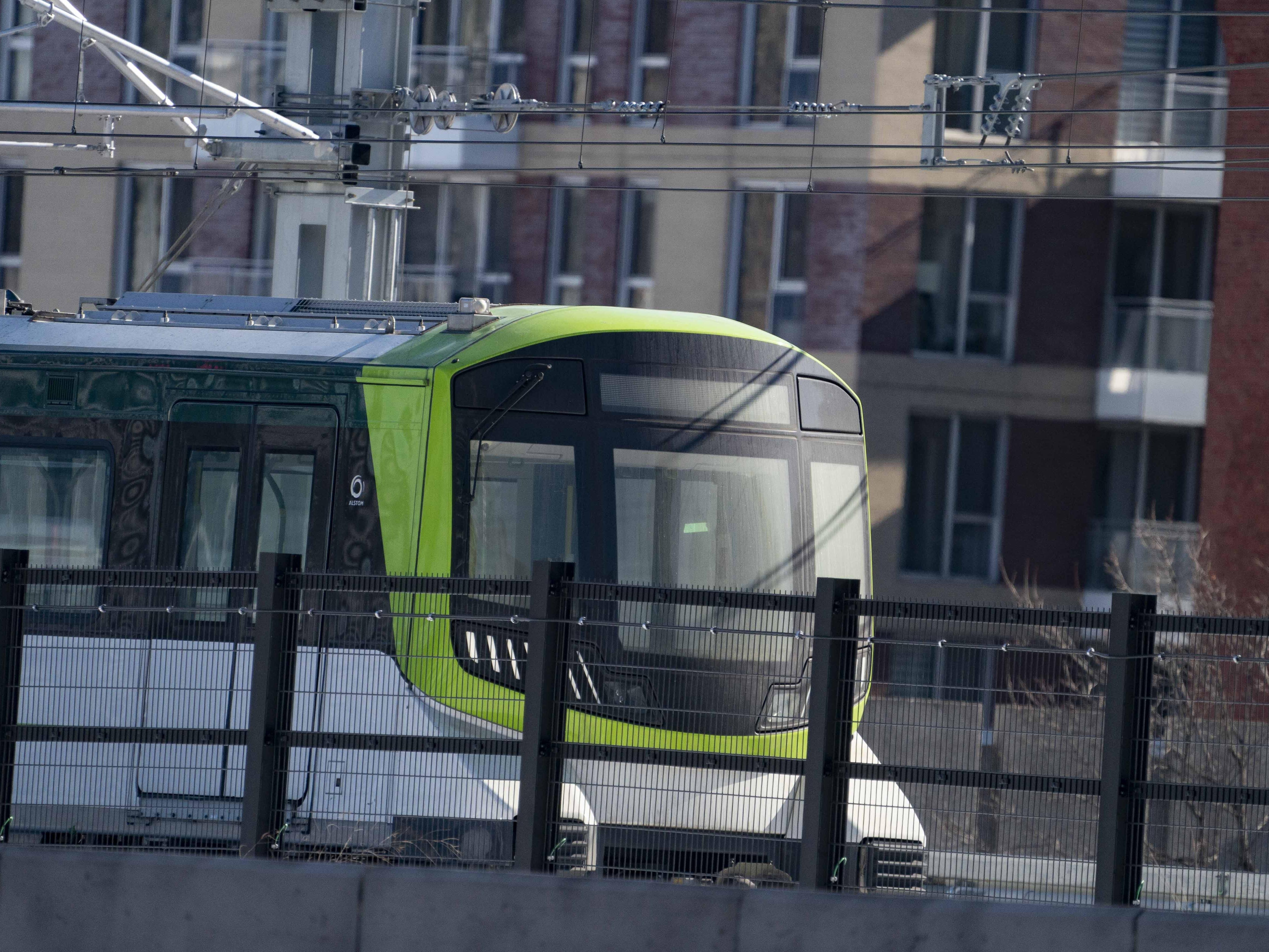 Plus que quelques jours avant la mise en service du REM de l’Ouest ...