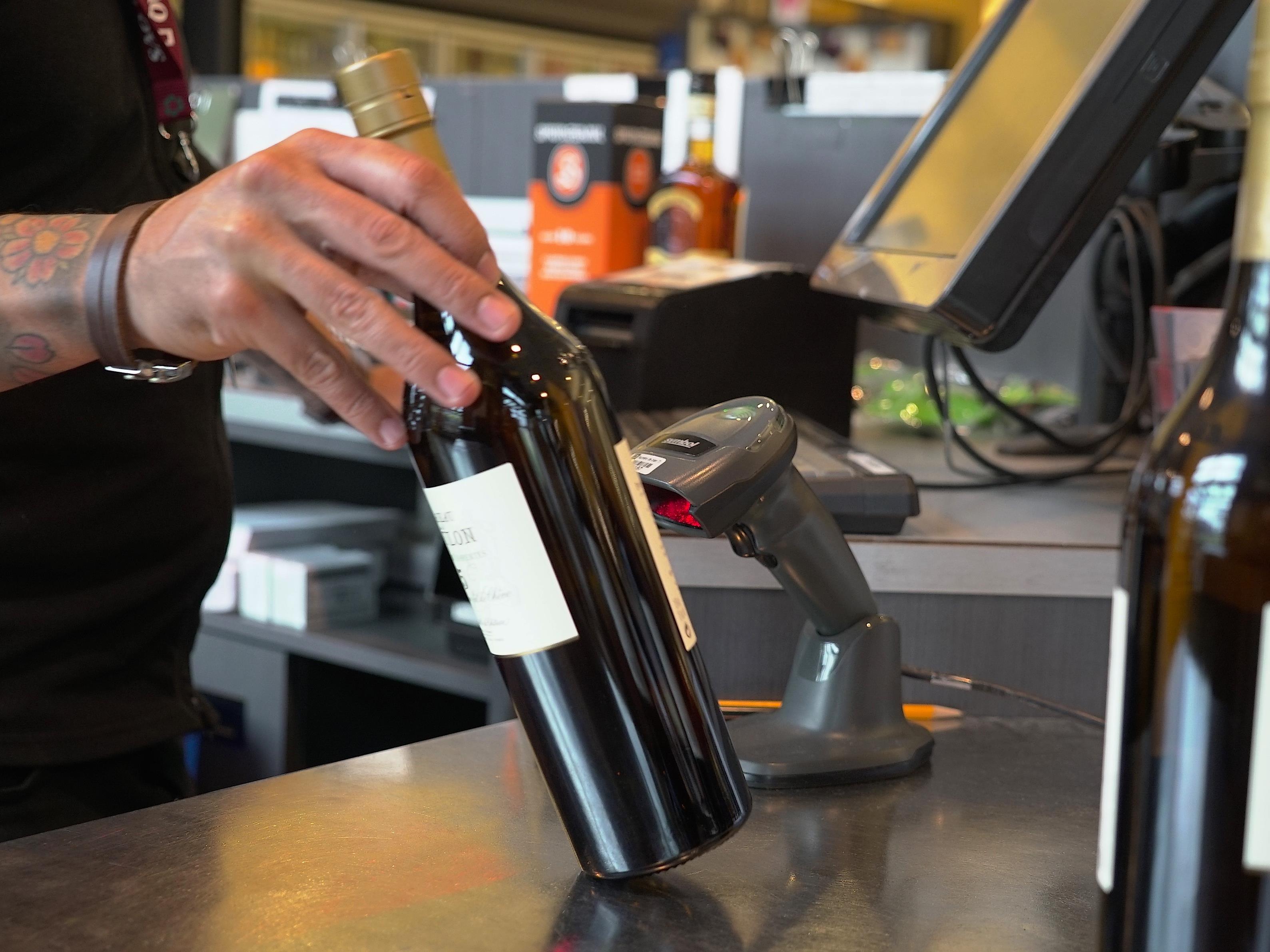 Ajustements des prix à la SAQ | OHdio | Radio-Canada