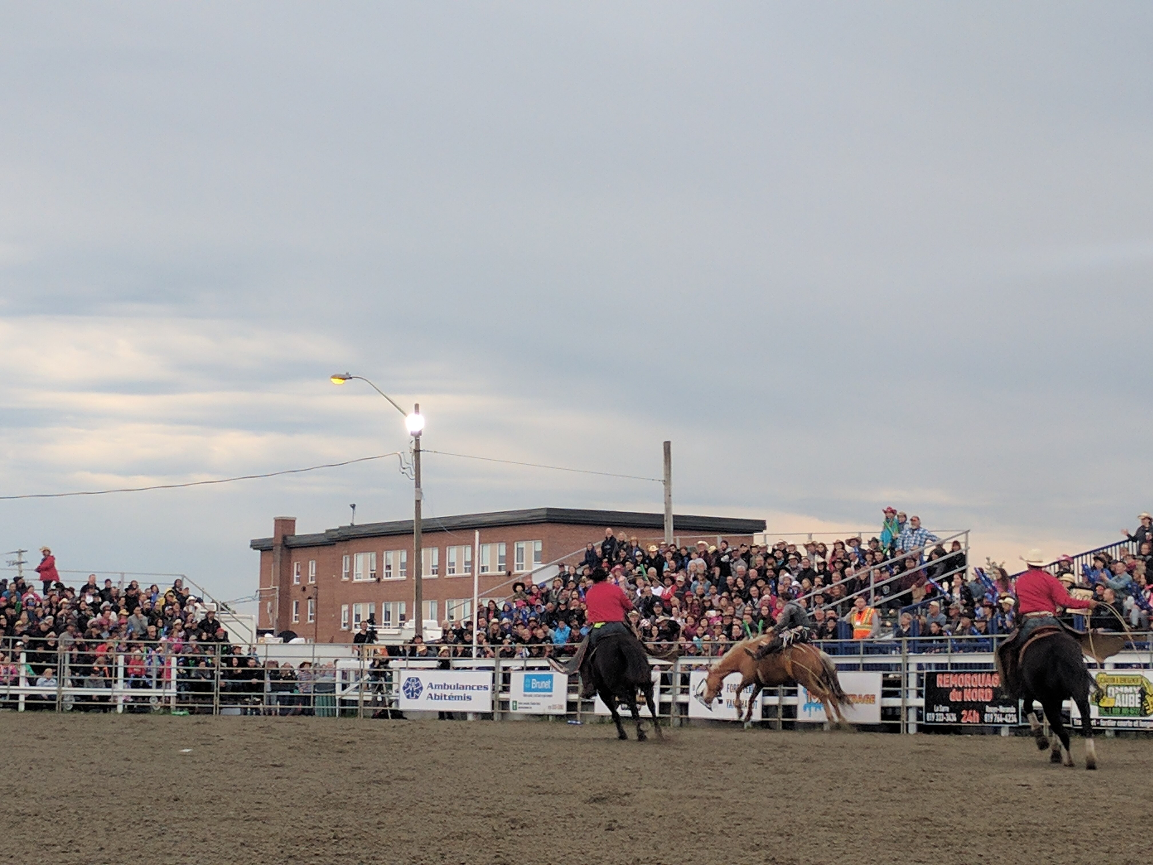 La Sarre : un premier rodéo professionnel réussi | Radio-Canada.ca