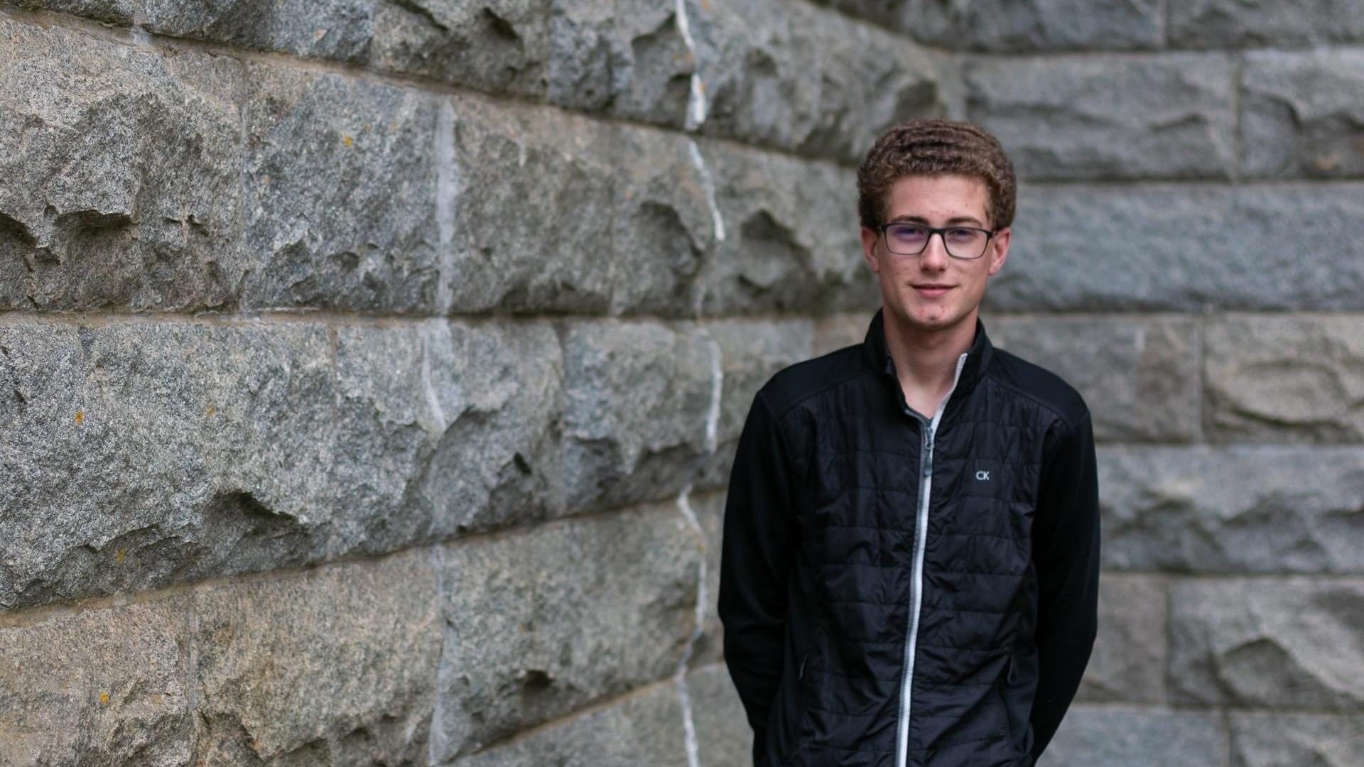 Adrien Comeau reçoit l’un des prix d’excellence du lieutenant ...