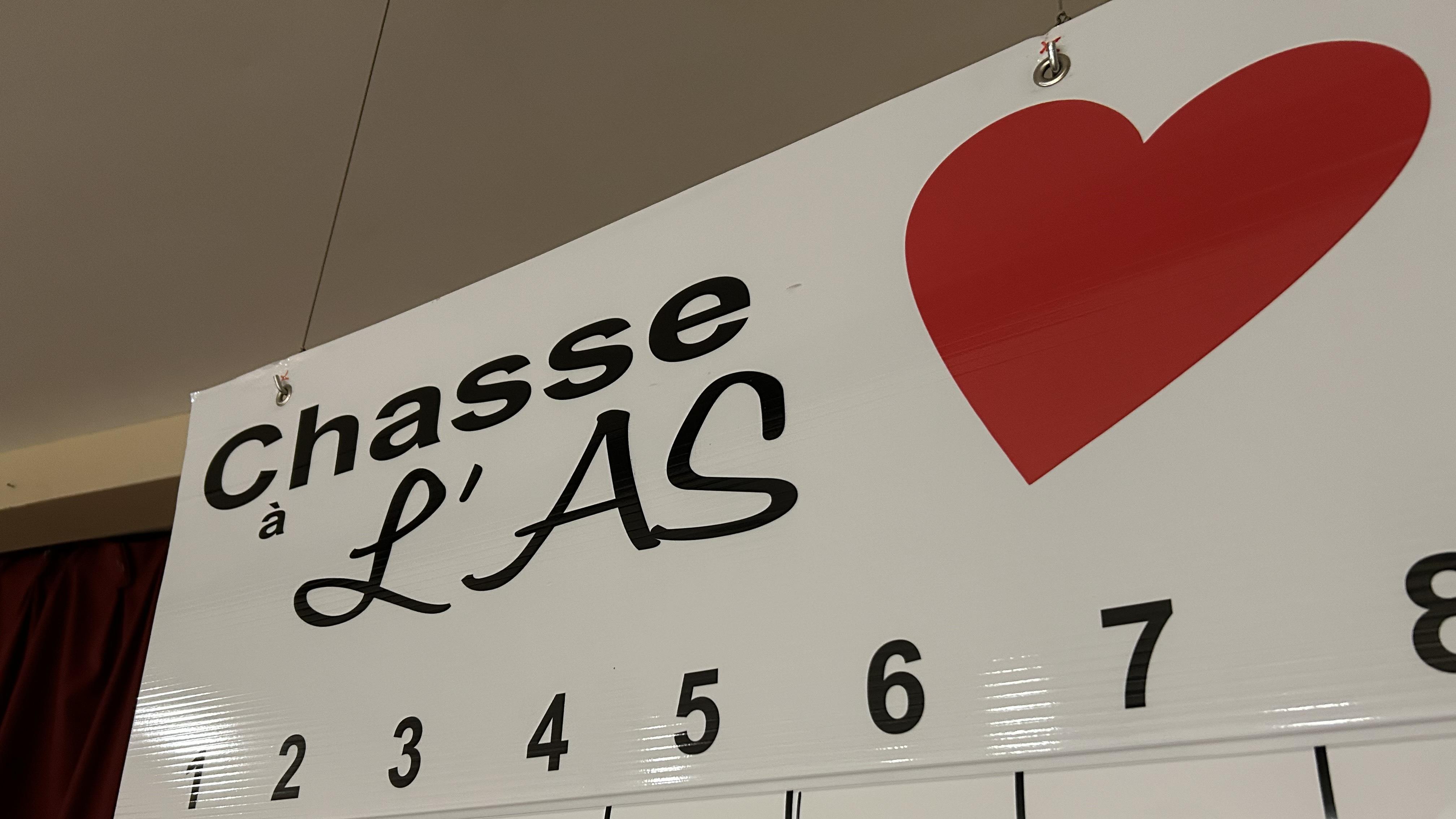 Les dépanneurs au centre de la folie de la Chasse à l’as de Petit ...