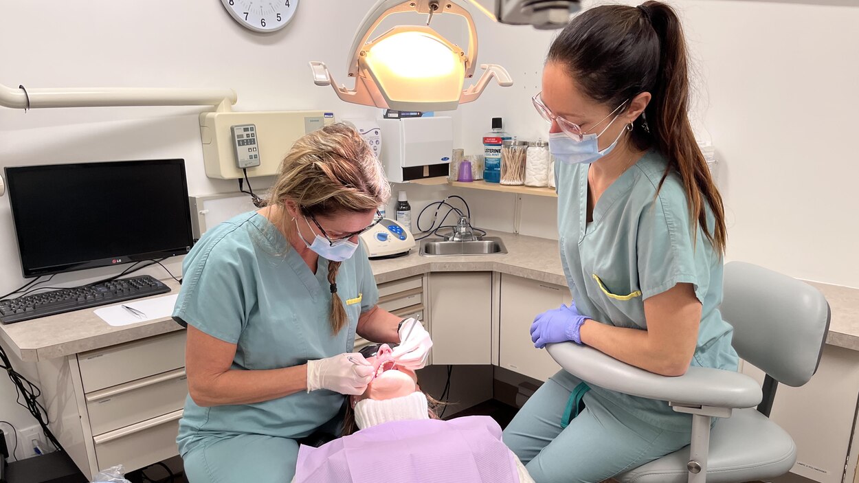 Le défi d’attirer des dentistes urbains en région éloignée | Radio-Canada