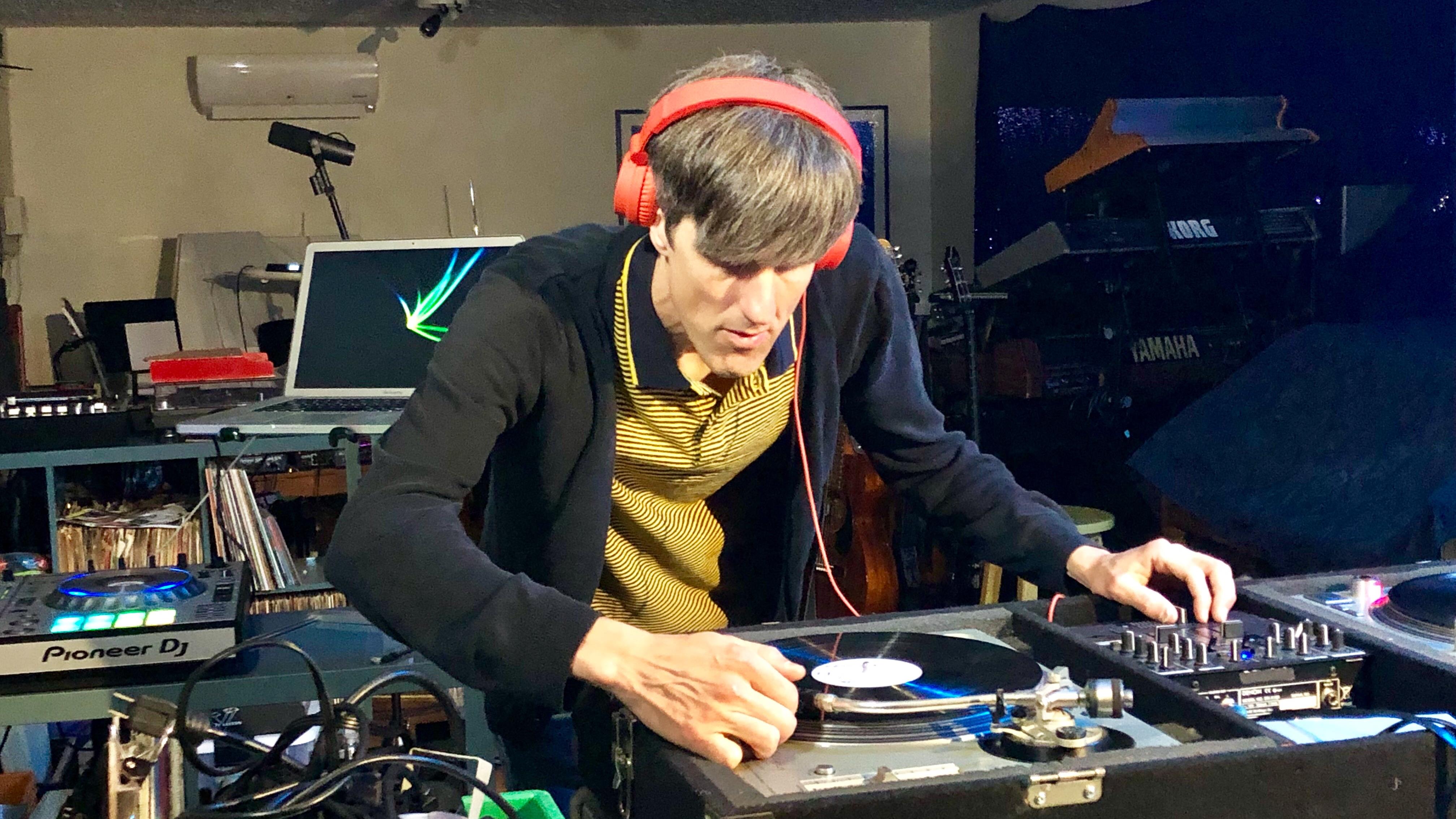 Vinyles sous les doigts depuis 25 ans | OHdio | Radio-Canada