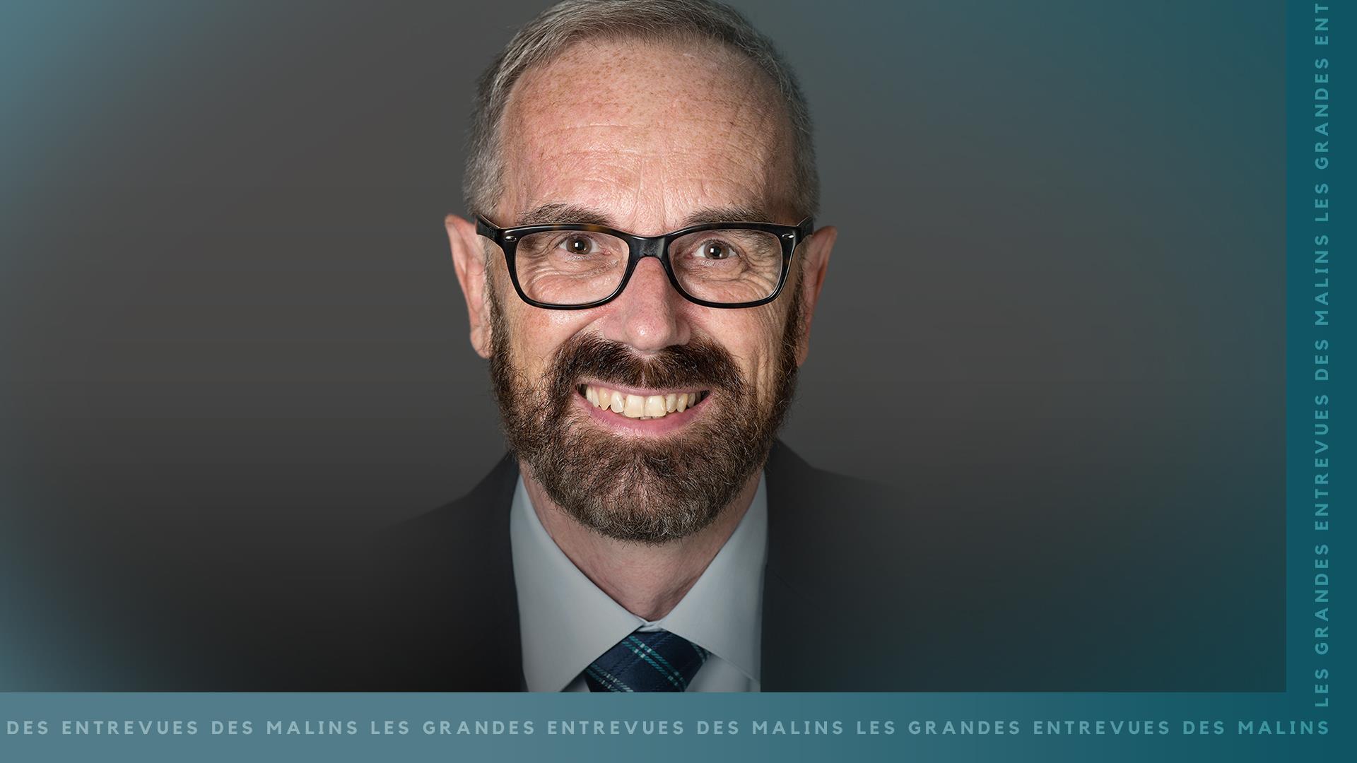 Le conseiller linguistique Guy Bertrand, entre l’art et les langues | OHdio | Radio-Canada