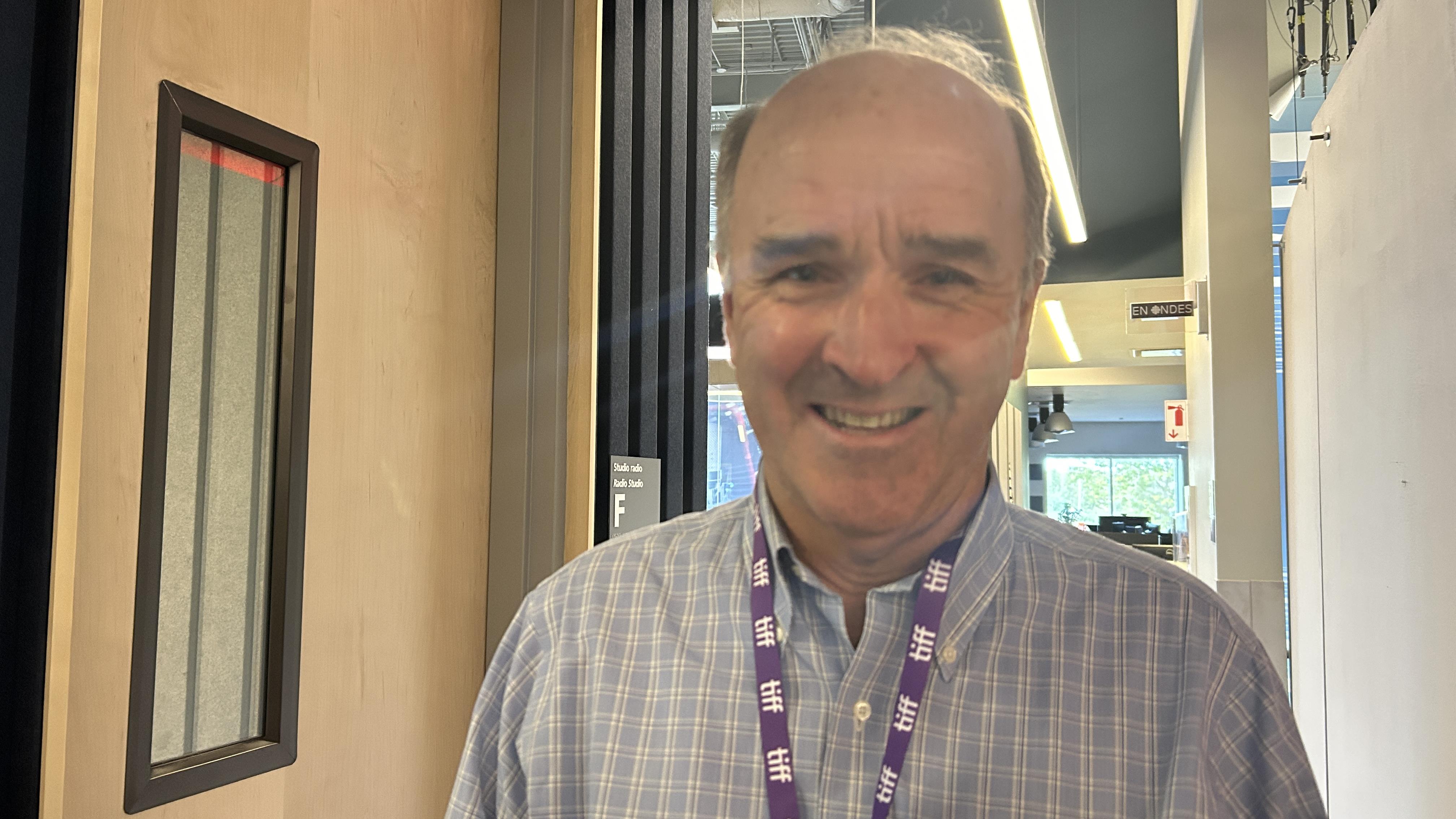 « Ça fait partie de mon ADN », la longue histoire du cinéphile Hugh ...