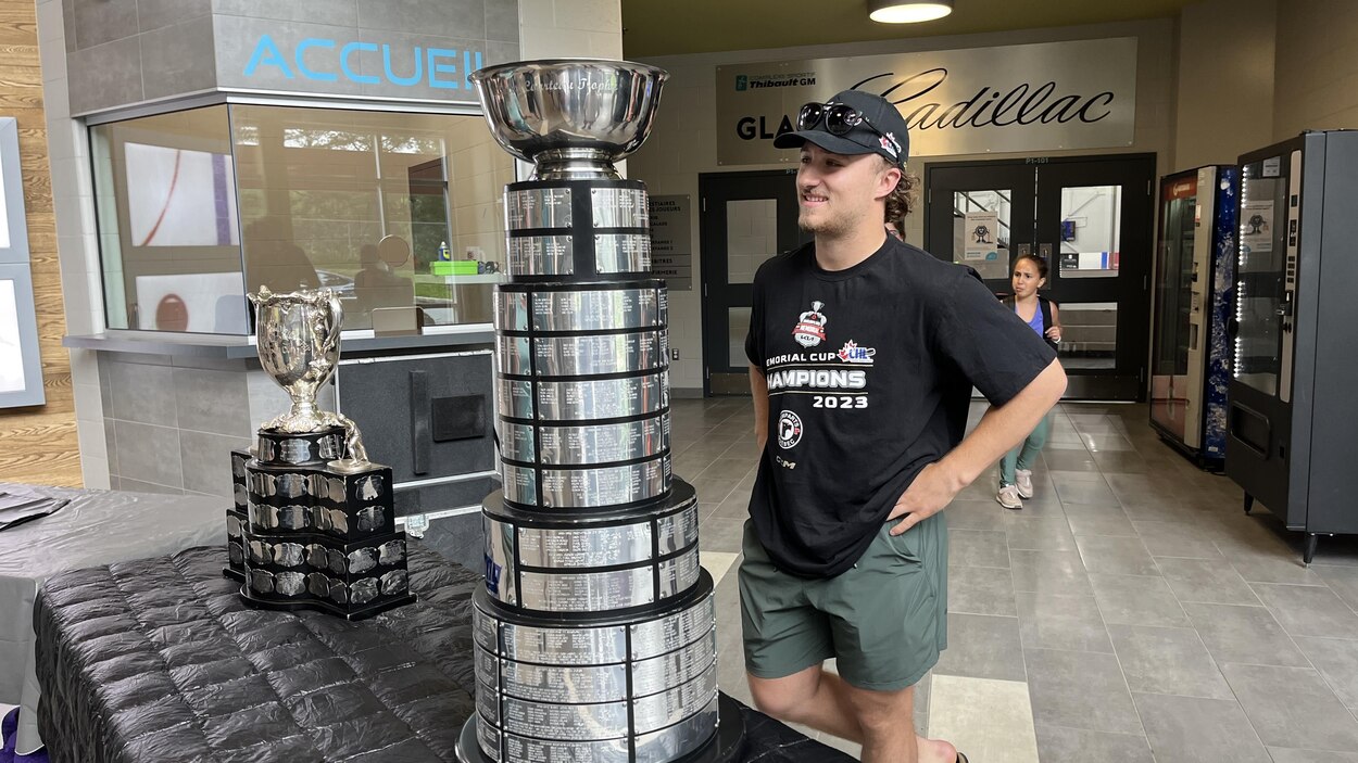 Un Sherbrookois amène le trophée Gilles-Courteau et la coupe Memorial ...