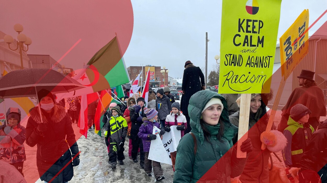 Des dizaines de personnes marchent pour lutter contre le racisme dans ...
