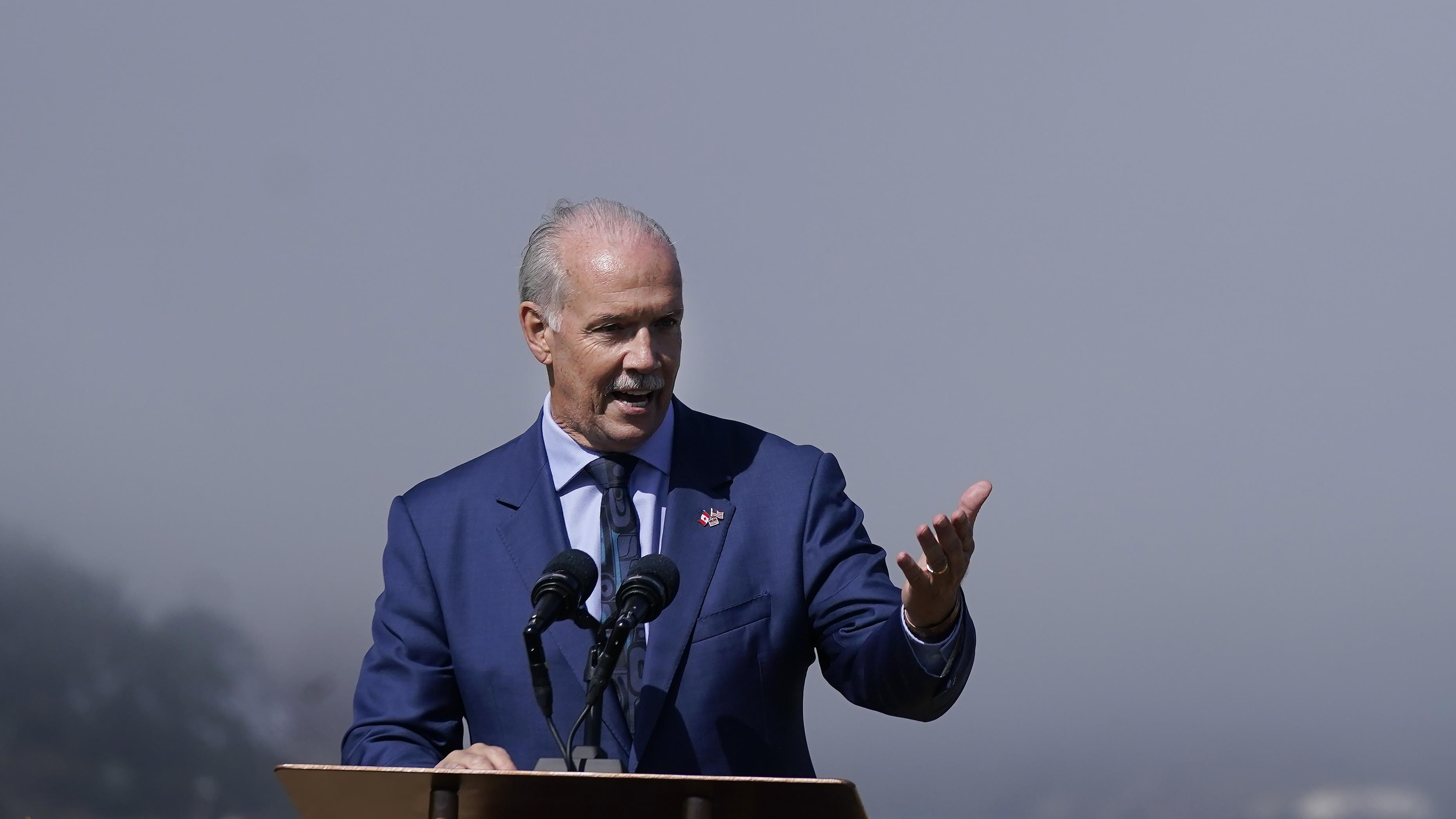 Elizabeth May réagit au nouveau rôle de John Horgan dans l’industrie du ...