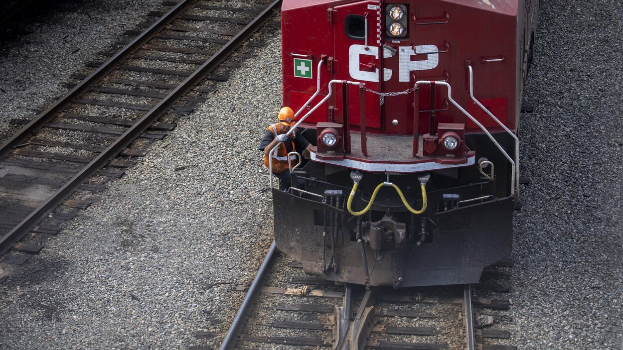 Teamsters union serves CN Rail with 72-hour strike notice as CPKC ...