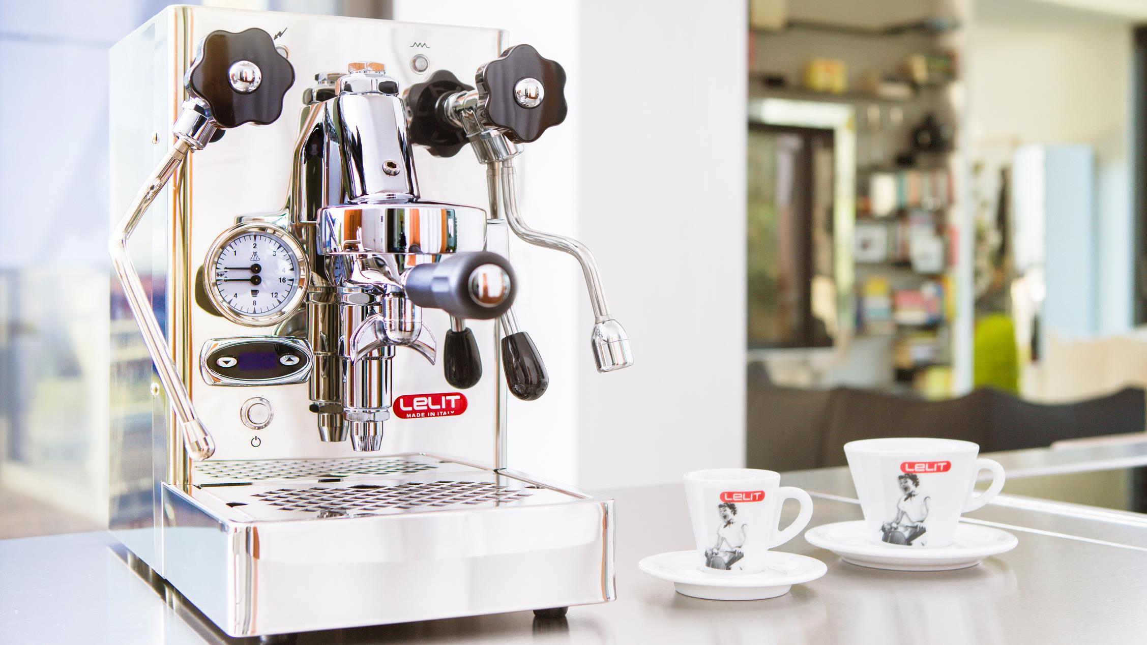 Chronique café, avec Samuel Lessard Beaupré : démystifier « la machine ...