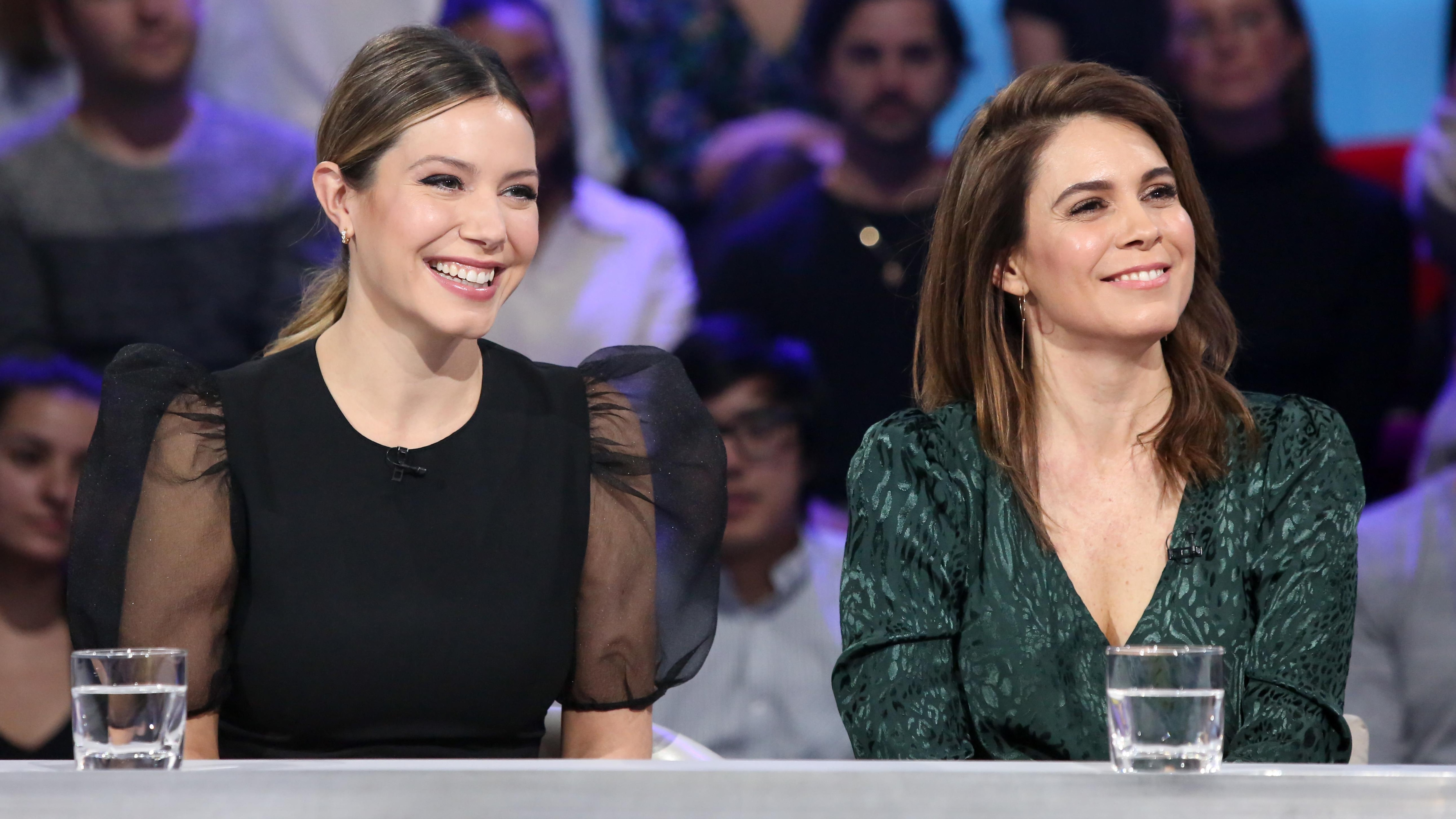 Les Comédiennes Magalie Lépine Blondeau Et Julie Perreault Dans Un Film