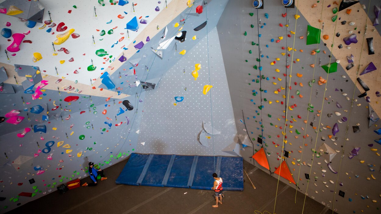 Nouveau sport olympique : l'escalade sportive | Radio-Canada