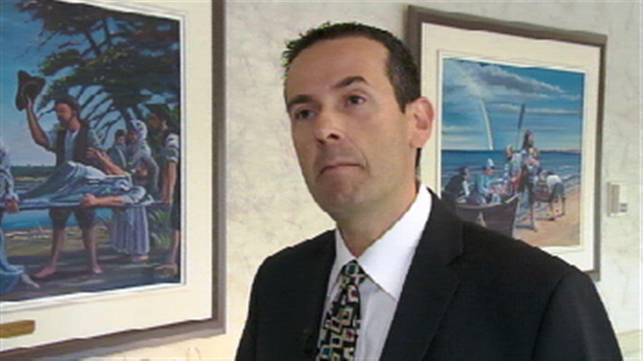 Michel Doucet recueille les explications de Serge Rousselle | Radio-Canada