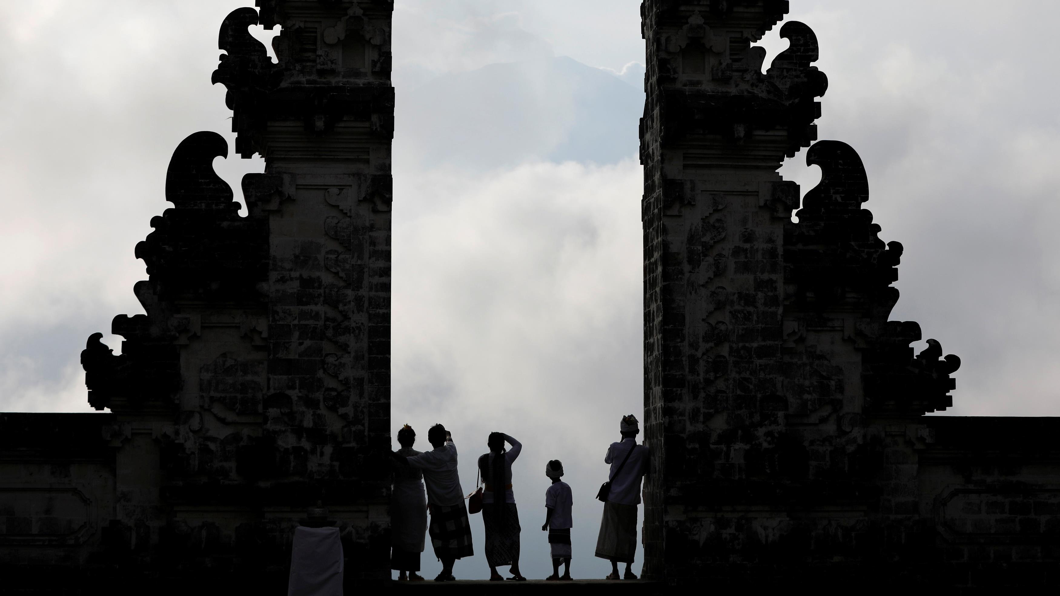 Un volcan menaçant à Bali | Info | ICI Radio-Canada.ca