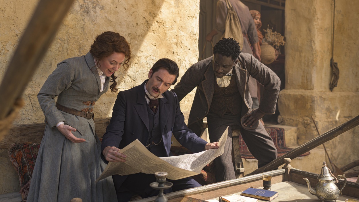 Leonie Benesch (Abigail "Fix Fortescue), David Tennant (Phileas Fogg ...