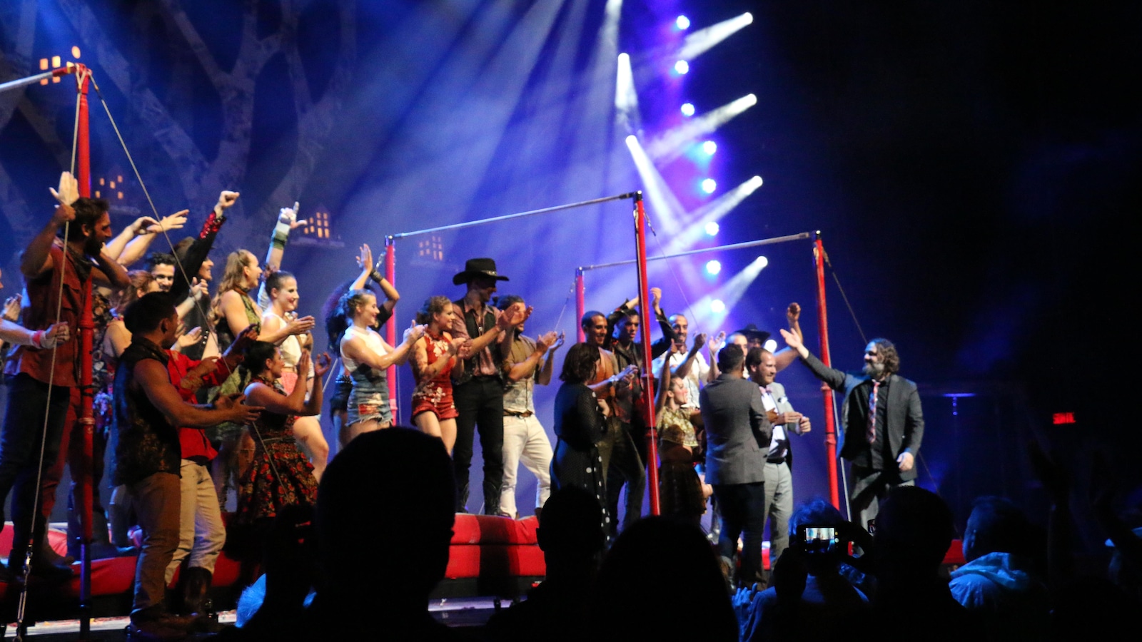 Ajouter de la magie aux spectacles de cirque grâce aux costumes | Des ...