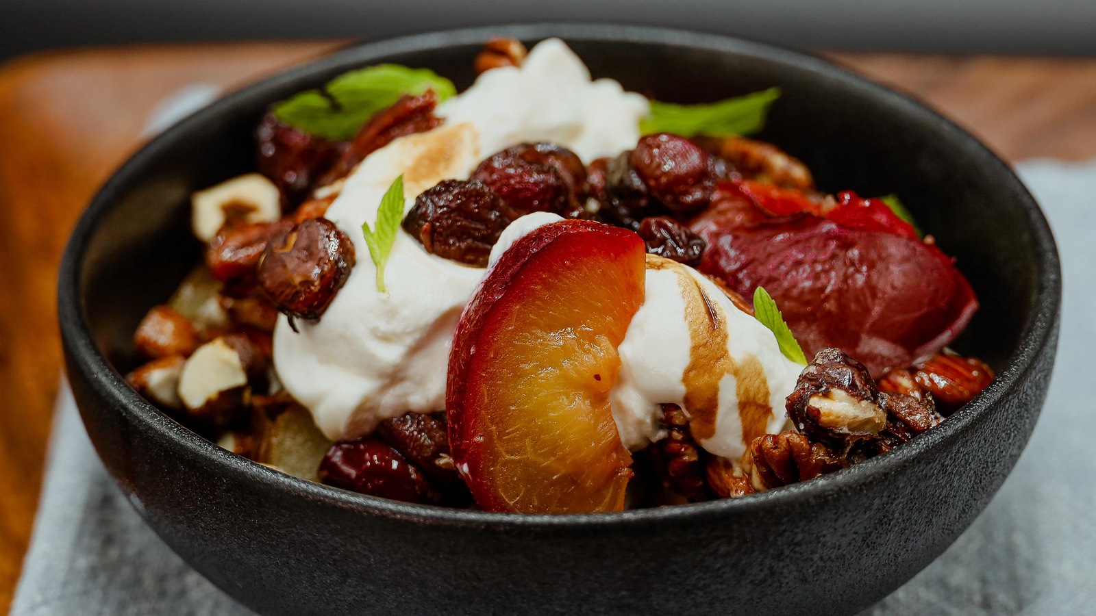 Fruits rôtis sur plaque | 5 chefs dans ma cuisine | ICI Radio-Canada.ca