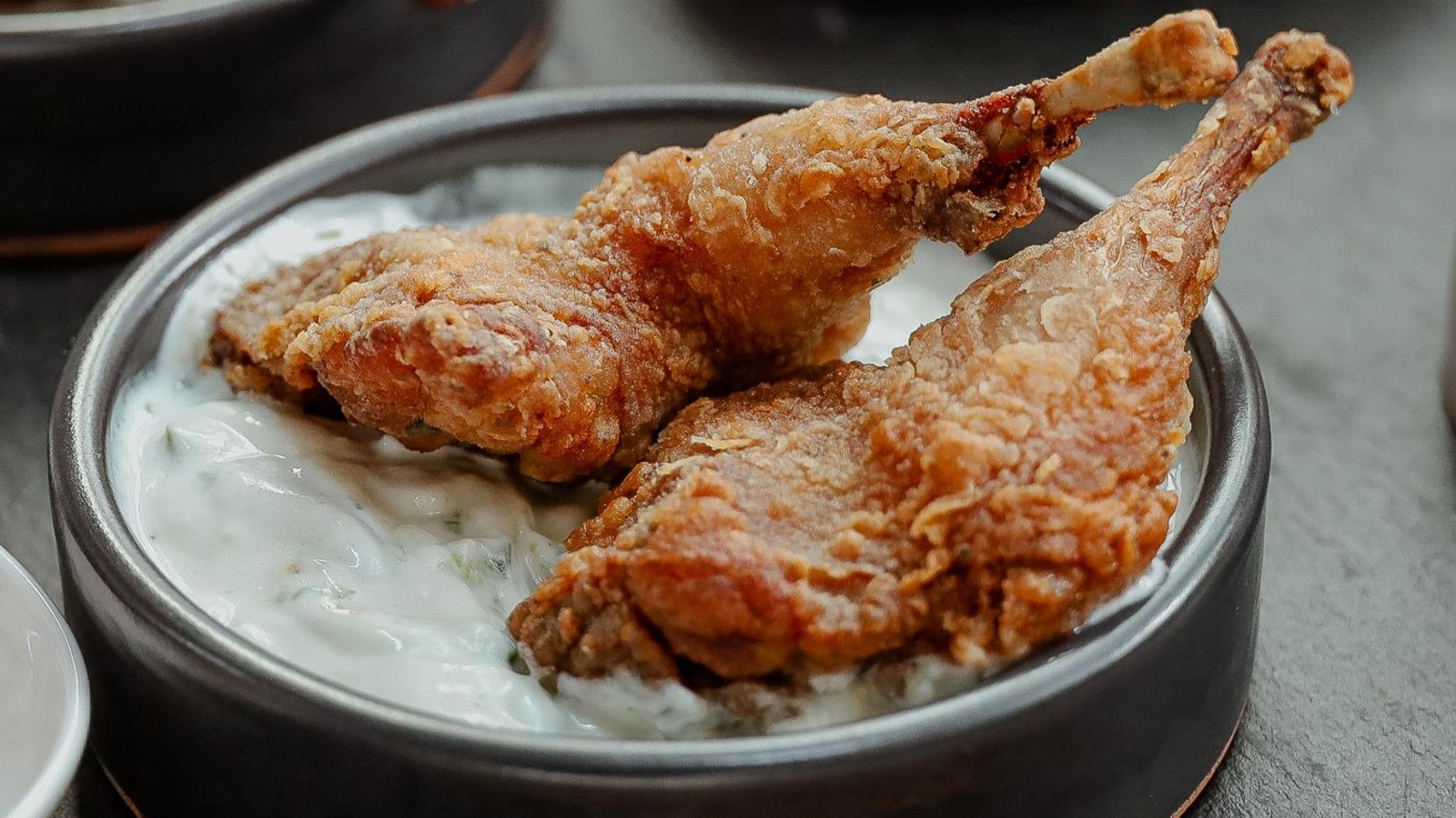 Canapés de cuisses de caille | 5 chefs dans ma cuisine | ICI Radio ...