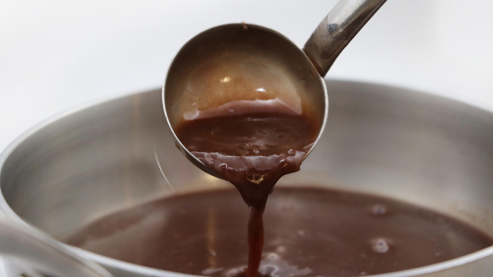 Sauce au vin rouge pour viande | Marina Orsini | ICI Radio-Canada.ca Télé