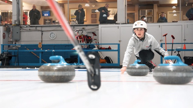 Video | Les héros du samedi | Épisode | Le curling, une affaire de ...