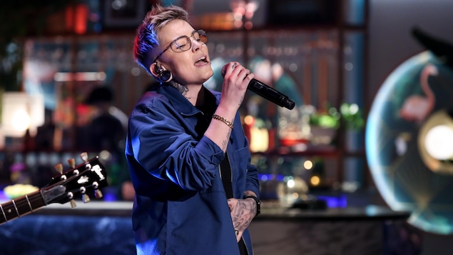 Roxane Bruneau chante à Bonsoir bonsoir! | ICI.Radio-Canada.ca