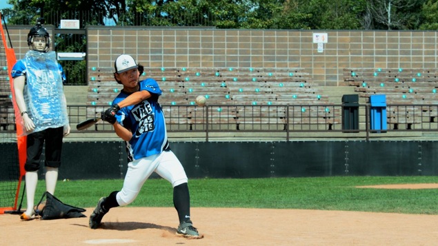 Video | Vite pas vite | Épisode | Baseball 101 : marbre et monticule | ICI Radio-Canada.ca Jeunesse