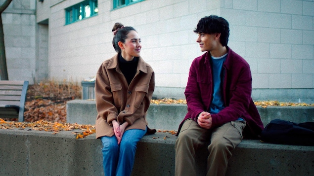 Video | Premier trio | Épisode | Triangle amico-amoureux | ICI Radio ...